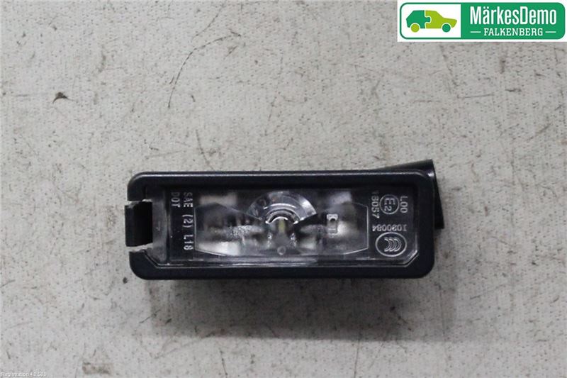 3G5943021 : Nummerplade - lygte - Autoparts24