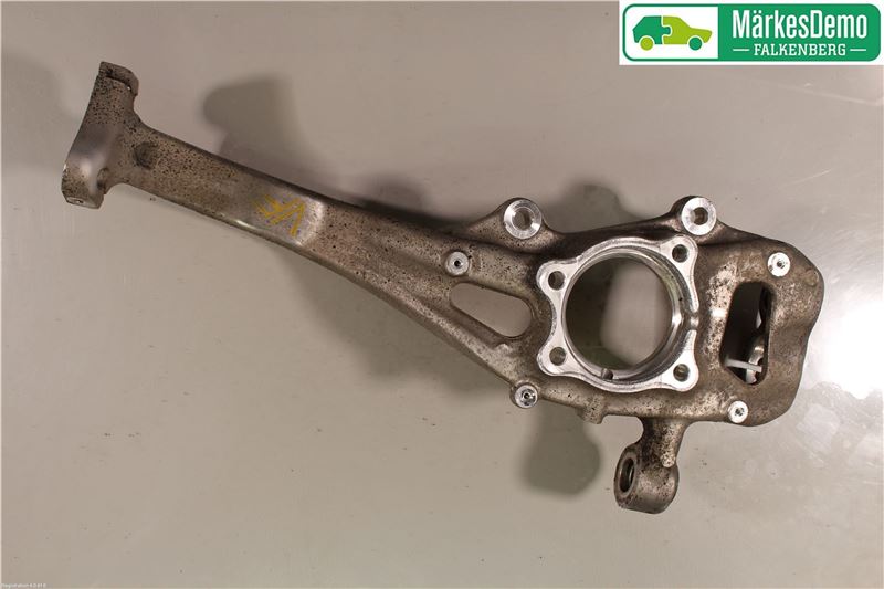 4M0-407-253-J : Asschenkel / Wielnaaf voor - Autoparts24