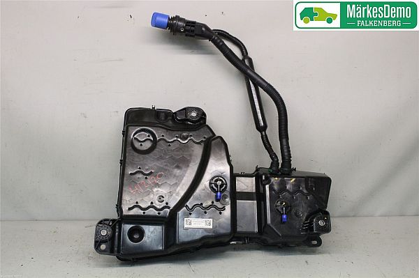 5QF-131-877-N : Adblue beholder - Autoparts24