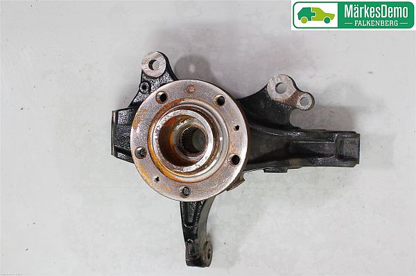 SU001B2346 : Asschenkel / Wielnaaf voor - Autoparts24