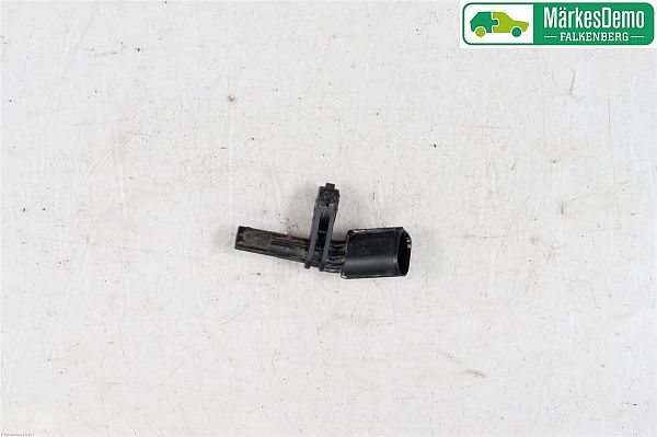WHT-003-857D : ABS sensor en Asschenkel / Wielnaaf voor - Autoparts24
