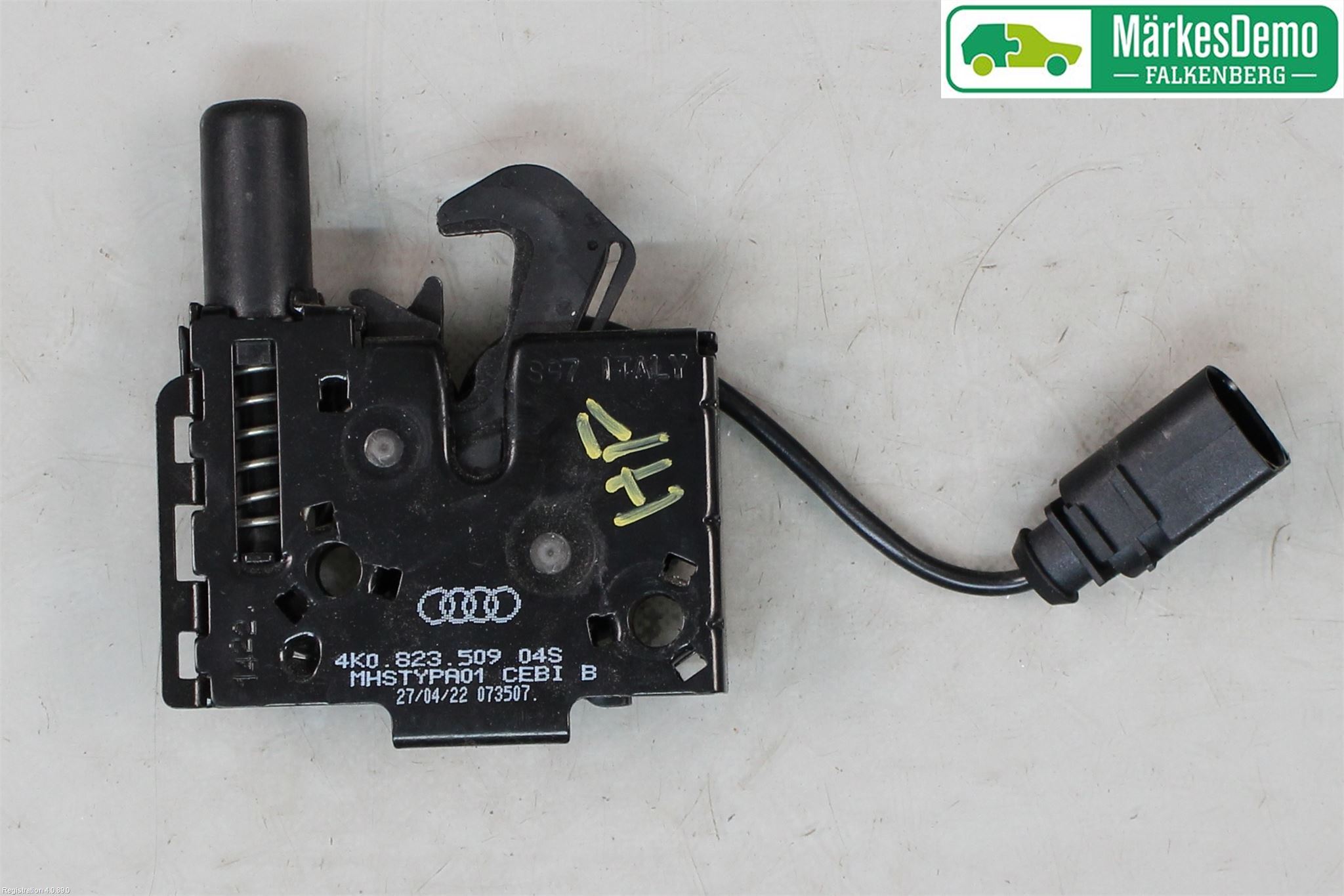 Audi A6 C8 Avant (4A5) Hood lock 4K0823509