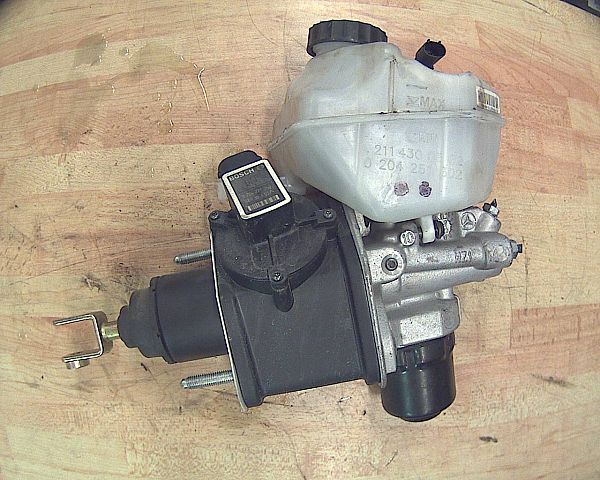 A0004300312 : Hoofdremcilinder - Autoparts24