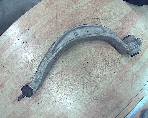 8K0407696C : Querlenker vorne unten - Autoparts24