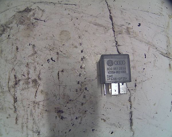 8D0951253A : Diverse relais en Relais injectie - Autoparts24