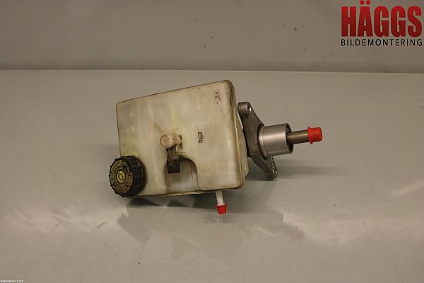 46-01-100-32R : Hoofdremcilinder - Autoparts24