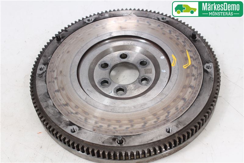 04C105269E : Svinghjul - Autoparts24