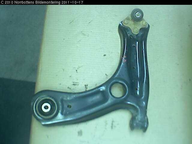 6R0-407-151 : Bærearm forrest nederst - Autoparts24