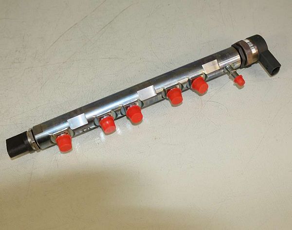 0281002949: common rail (Injectie) / Verstuiver Brug, Hogedrukrail ...