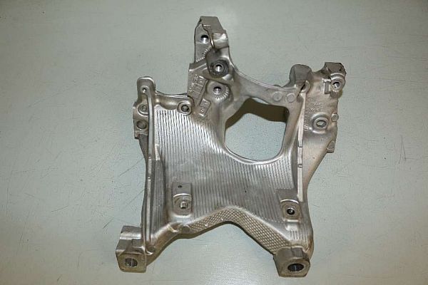 8W0-399-295-E: Motorophæng, Forbro, Gearkassebro, Motorbro for ...