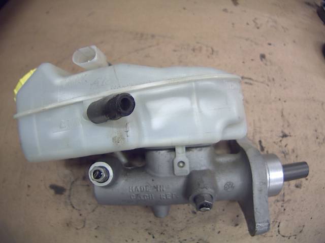 7L0611019E : Hoofdremcilinder - Autoparts24