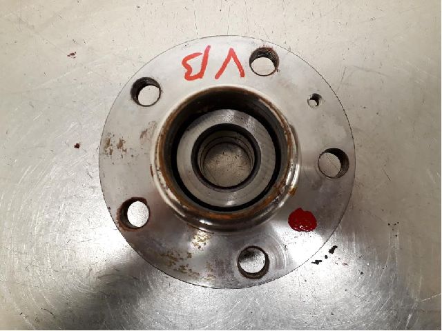 2Q0407621A : Spindel for og Spindel - bag - Autoparts24