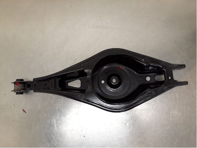 8888776020 : Bærearm bag - Autoparts24