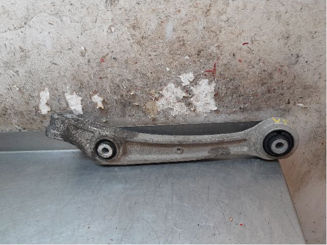 8K0407155C : TRIANGLE-AVANT INFÉRIEUR und Triangle avant en haut ...