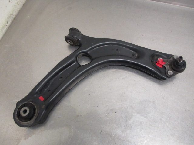 3Q0-407-152-J : Bærearm forrest nederst - Autoparts24