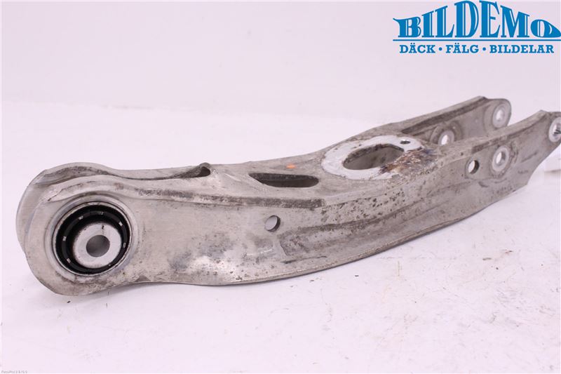 8W0-505-311-H : Bærearm bag og Støddæmper - bag - Autoparts24