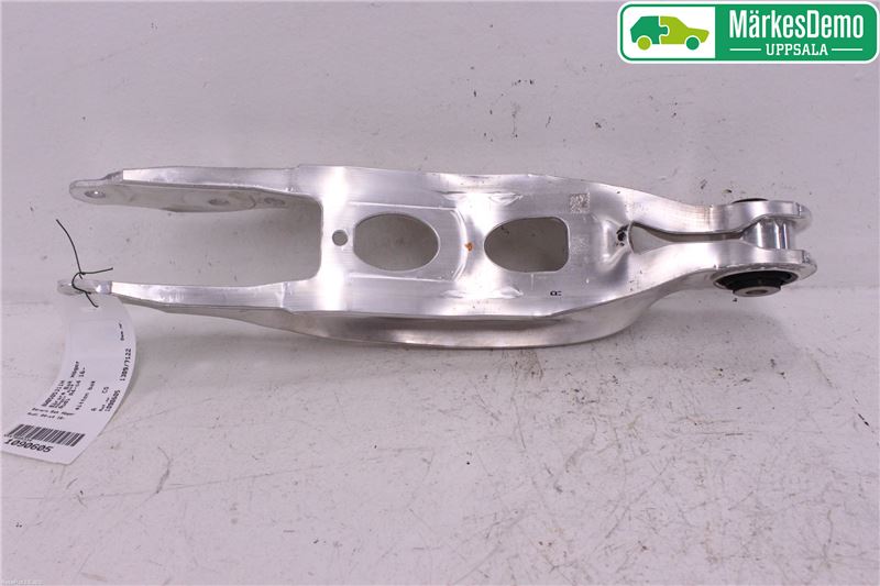 8W0-505-311-H: Bærearm bag, Støddæmper - bag, Bagtøj komplet, - Autoparts24