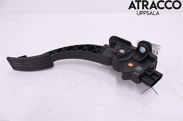 1600A102: Gaspedaal, Gas schakelaar, Handremhendel, Bumper versterking ...