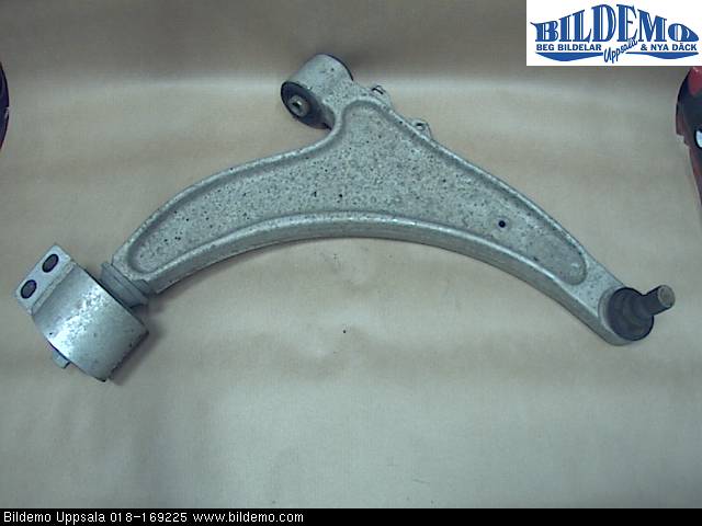 13360018 : Bærearm forrest nederst - Autoparts24