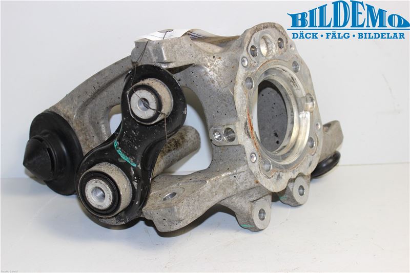 33326879102 : Asschenkel / Wielnaaf achter - Autoparts24