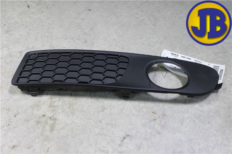 30655929 : Tågelygte - for og Kofangergitter - Autoparts24