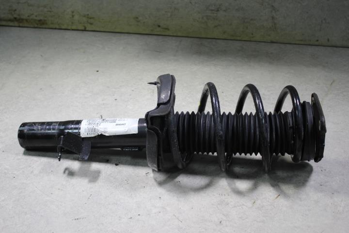 31360946 : Schokbreker voor en Veerpoot voor - Autoparts24