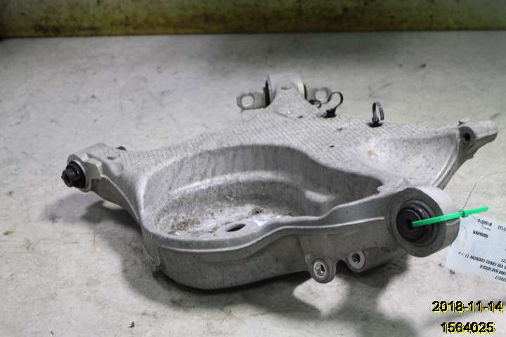 31476077 : Draagarm achter - Autoparts24