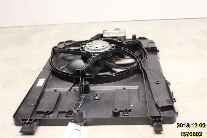 31686810 : Kølerkappe og Kølerblæser el - Autoparts24