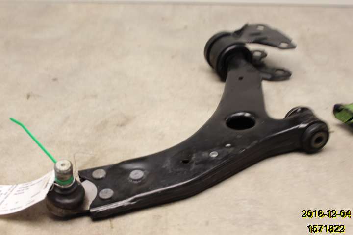 31340231 : Draagarm lvoor onder - Autoparts24