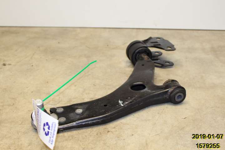 31340231 : Draagarm lvoor onder - Autoparts24