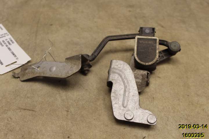 31340263 : Sensor - lygtejustering og Xenon / led relæ - Autoparts24