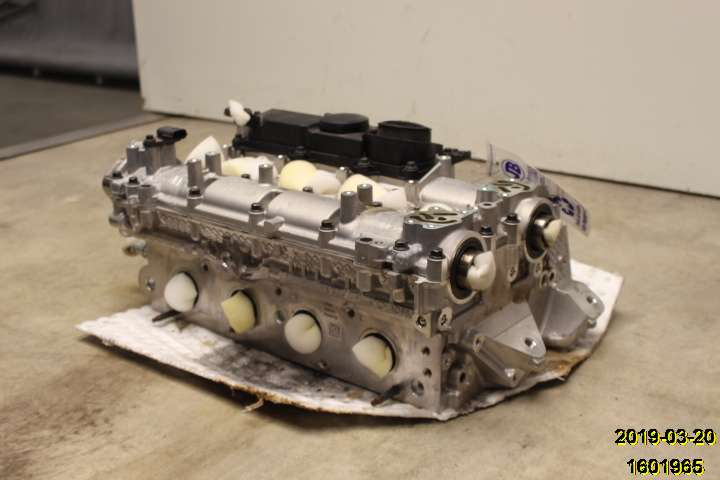 6906333 : Zylinderkopf und Motor - Autoparts24