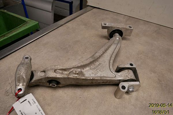 32370927 : Bærearm forrest nederst og Bærearm forrest øverst - Autoparts24