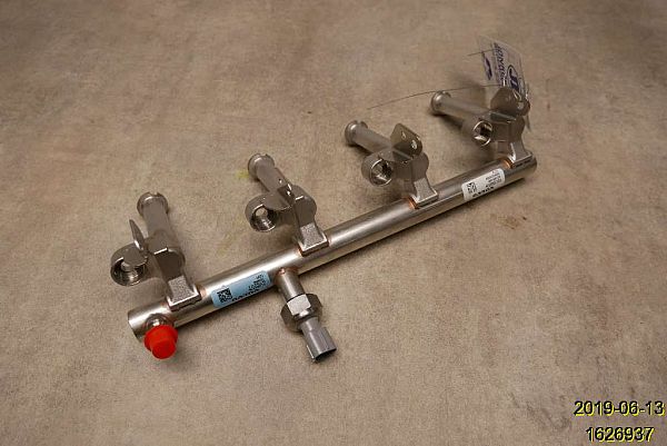 31303496 : Pijp voor sproeier en Hogedrukrail / injectiespuitleiding ...