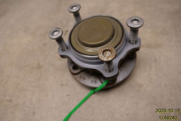 32331434 : Radnabe hinten und Radnabe vorn links und rechts gleich ...