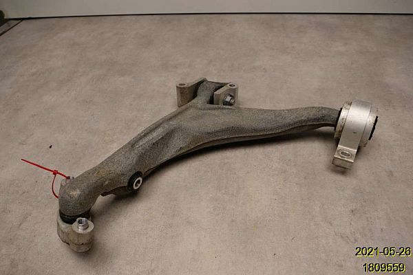 31658893 : Bærearm forrest nederst og Spindel for - Autoparts24