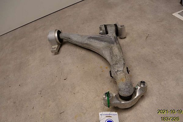 32246810 : Bærearm forrest nederst - Autoparts24