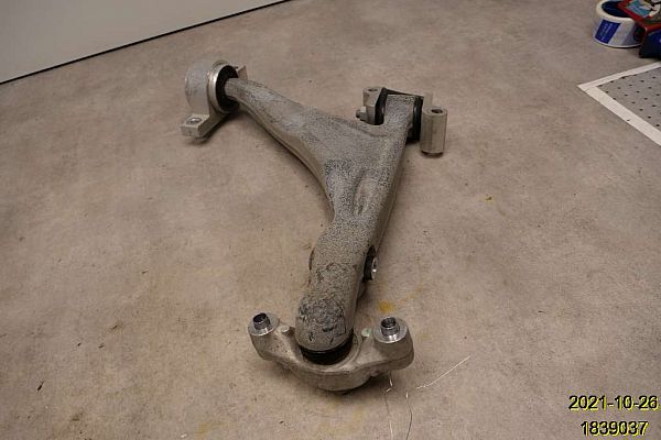 32246810 : Bærearm forrest nederst - Autoparts24