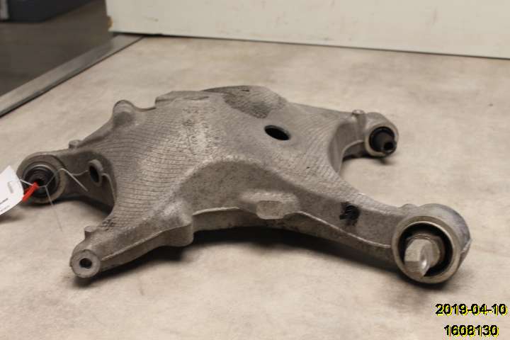 31387229 : Bærearm bag - Autoparts24