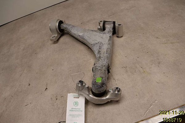 32246810 : Bærearm forrest nederst - Autoparts24