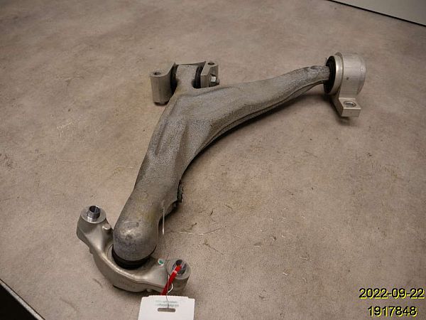 32381882 : Bærearm forrest nederst - Autoparts24