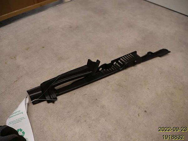 31479546 : Luftindtag - for - Autoparts24