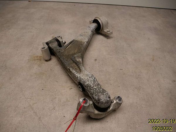 32381882 : Bærearm forrest nederst - Autoparts24