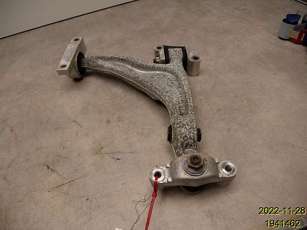 32381882 : Bærearm forrest nederst - Autoparts24