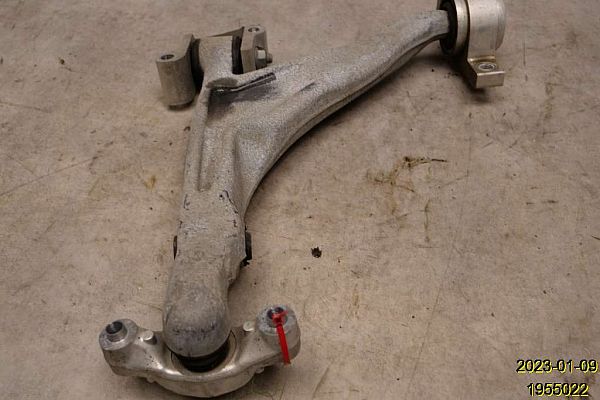 32381882 : Bærearm forrest nederst - Autoparts24