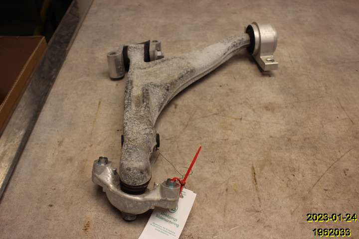 32381882 : Querlenker vorne unten - Autoparts24