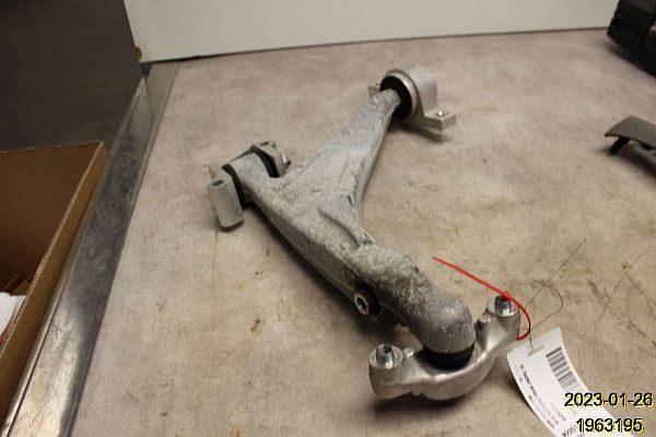 32381882 : Bærearm forrest nederst - Autoparts24