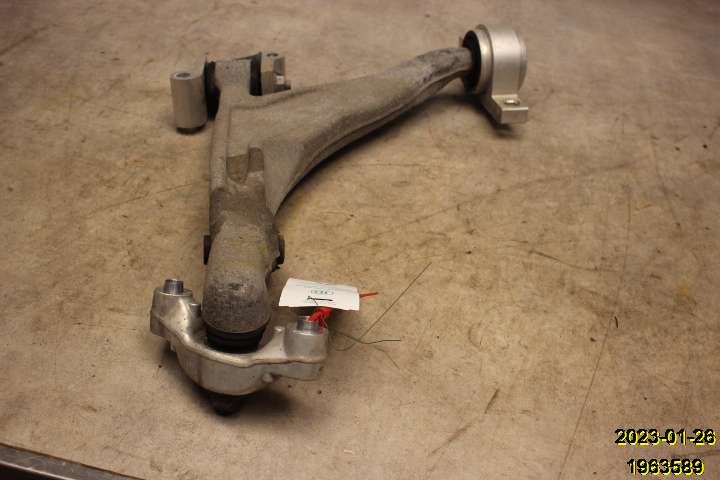 32381882 : Querlenker vorne unten - Autoparts24