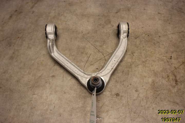 32395246 : Bærearm forrest øverst - Autoparts24