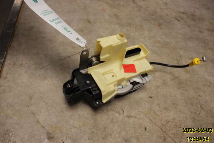 32131412 : Zentralverriegelung und Türschloss - Autoparts24